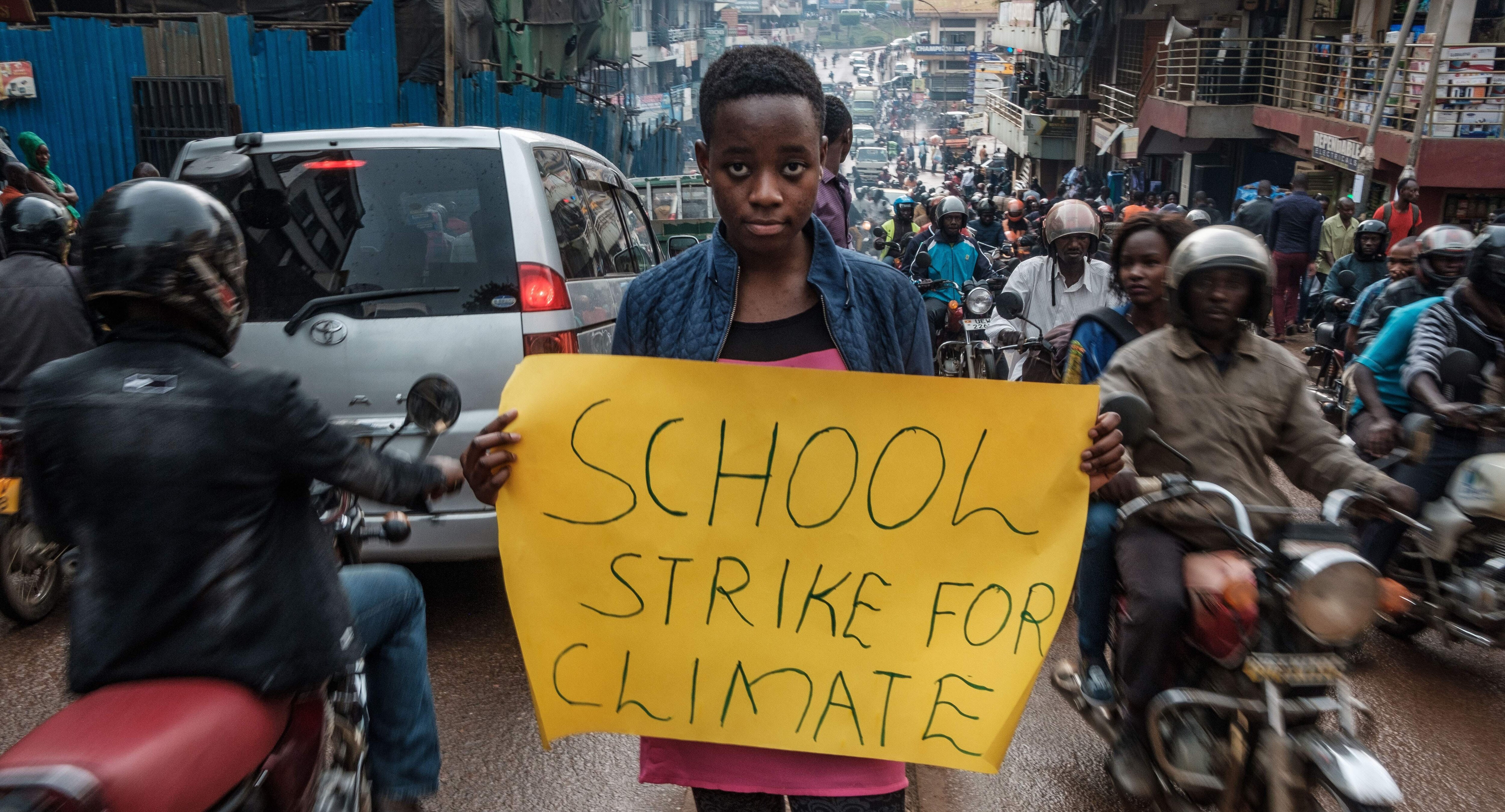 Namugerwa Leah, l'adolescente africana che combatte per il clima in ...