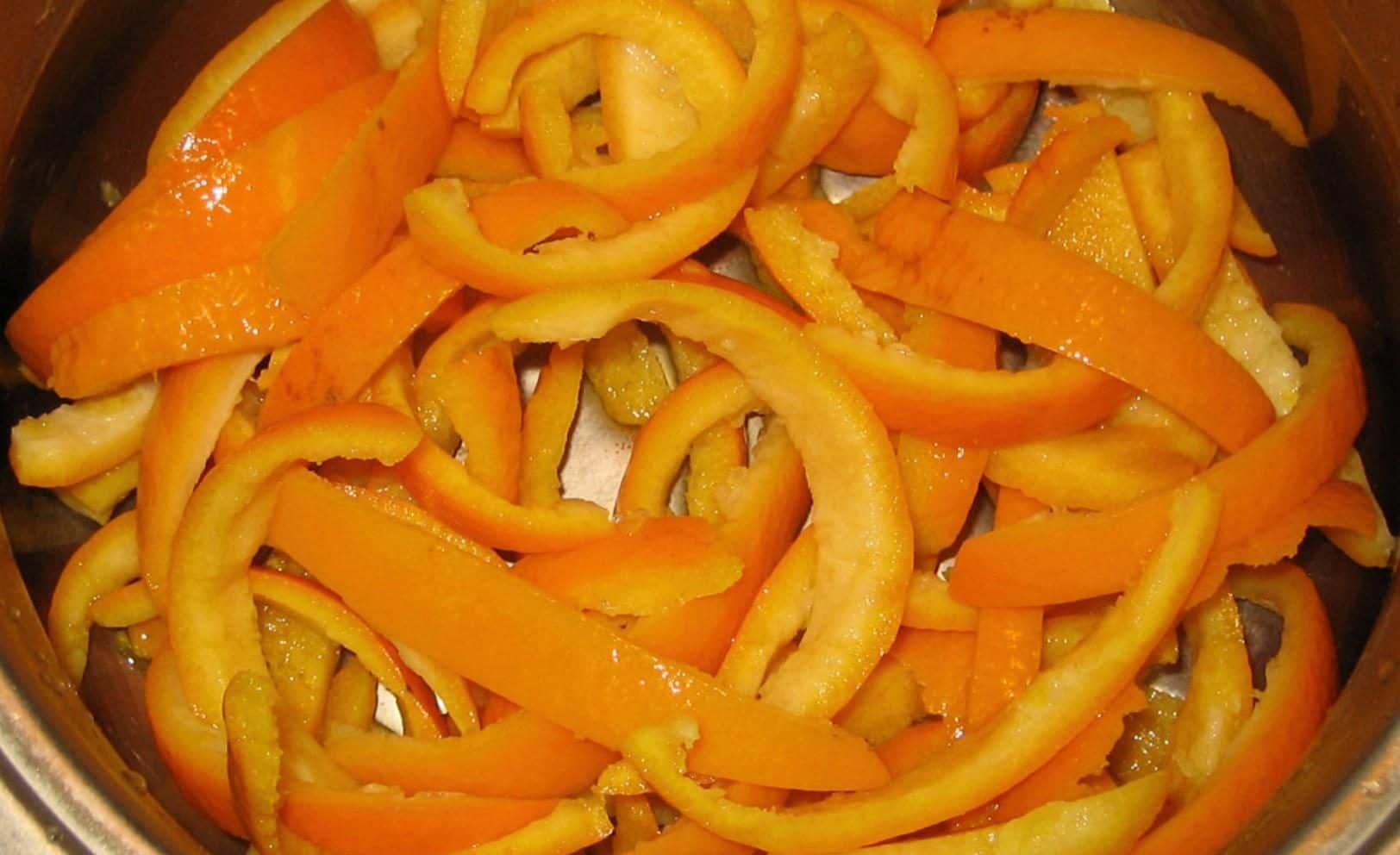 Le proprietà e gli usi delle bucce d'arancia: perché non vanno mai ...