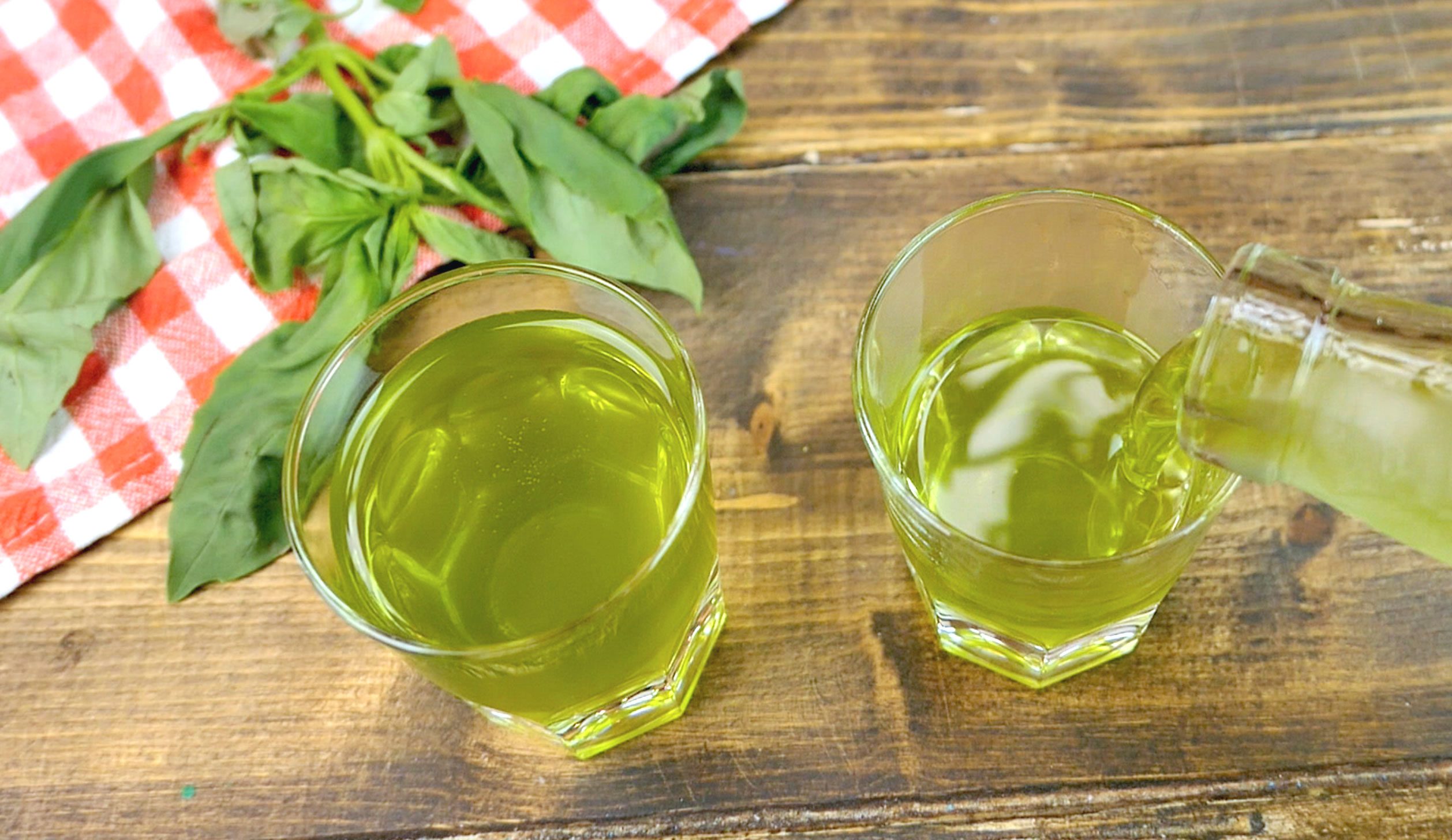 Liquore al basilico: il digestivo dal sapore unico del basilico ...
