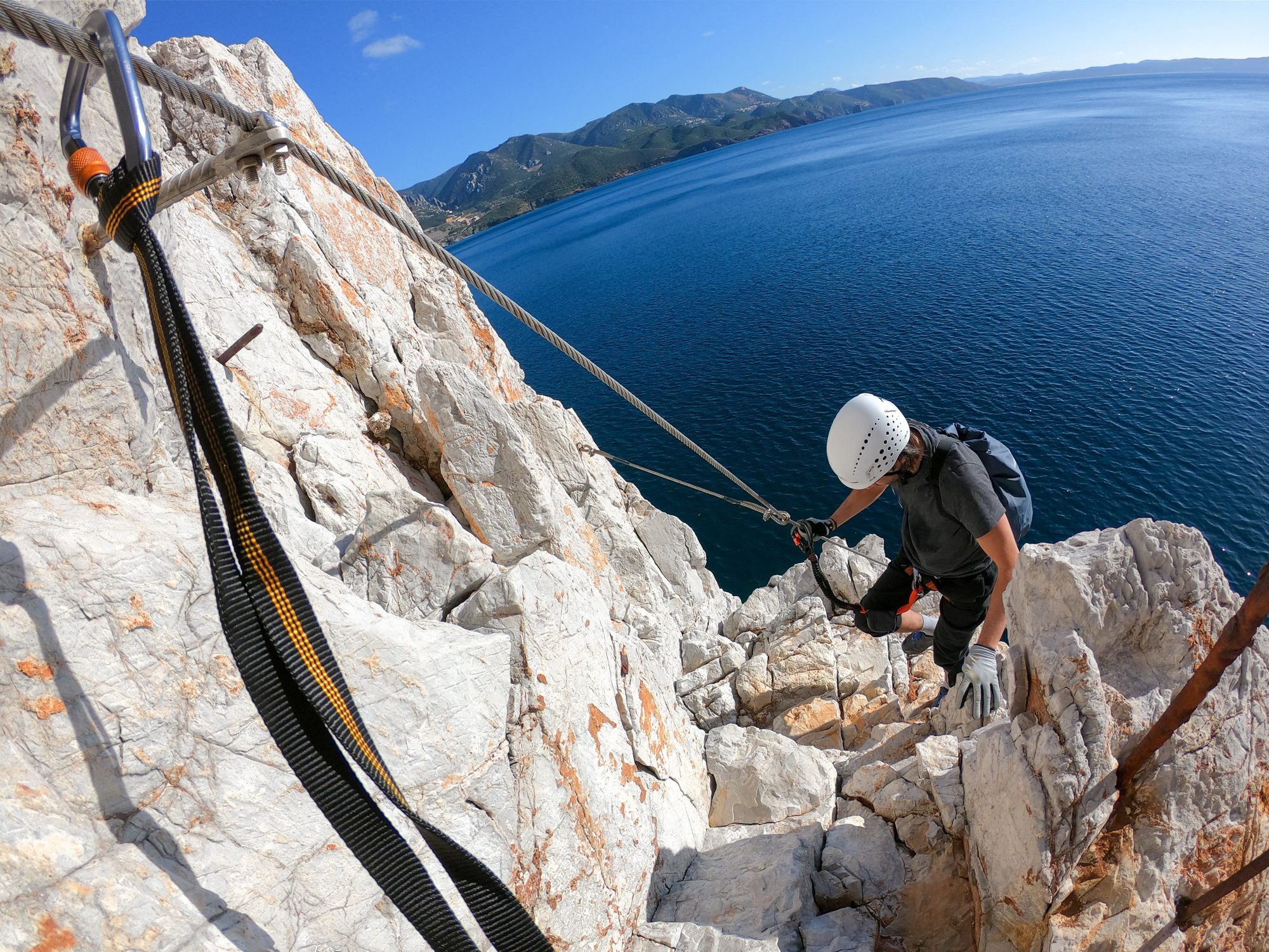 Via ferrata in sicurezza: attrezzatura e gradi di difficoltà | Ohga!