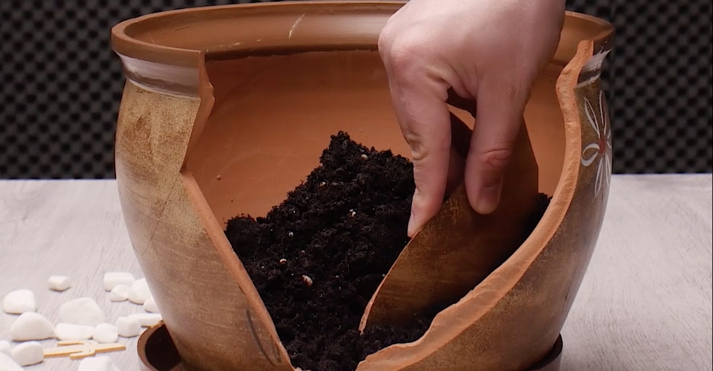 Da vaso rotto a giardino in miniatura: l'idea di riciclo bellissima per ...