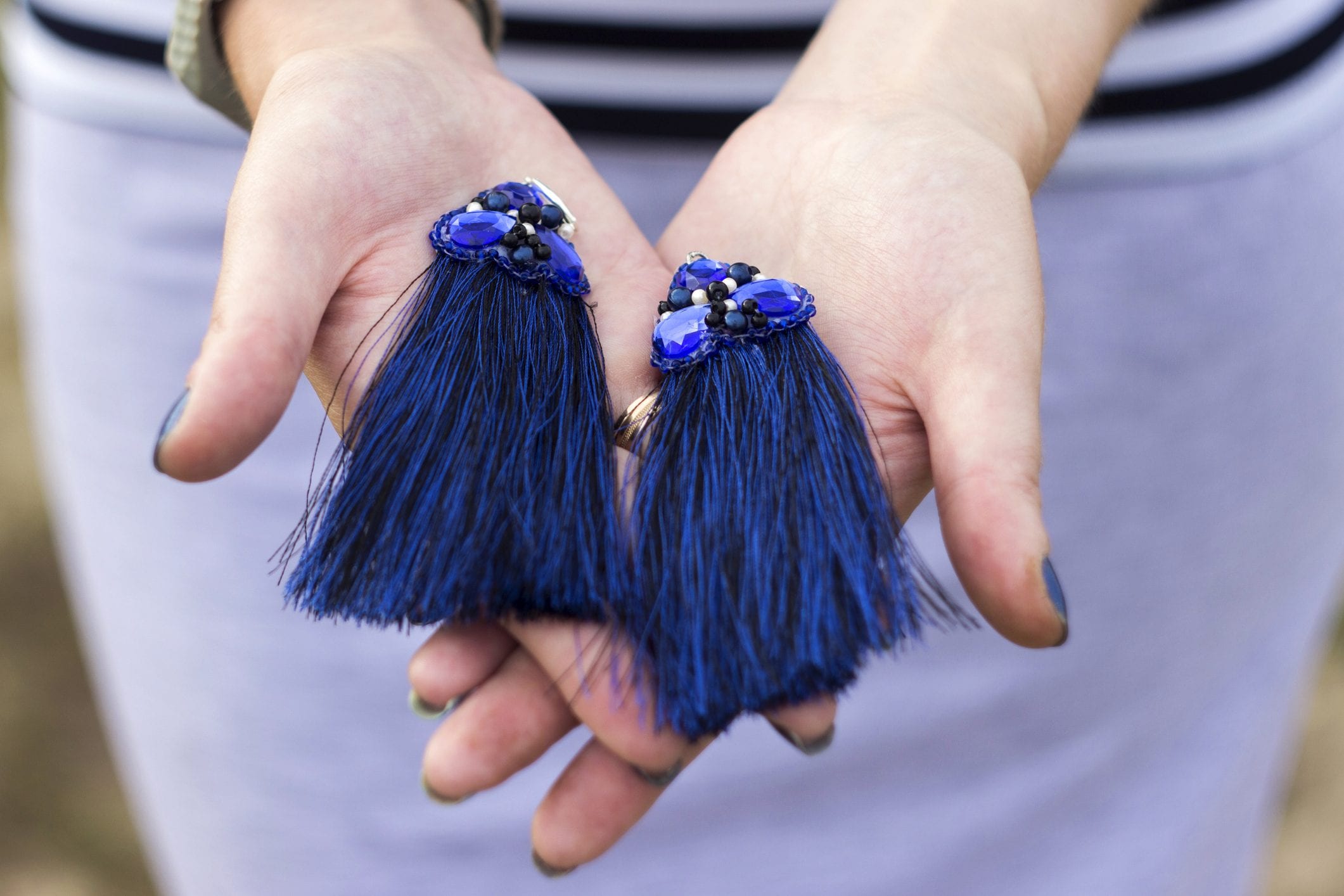 Se ti piacciono gli orecchini con le frange, prova a crearli a casa con ...