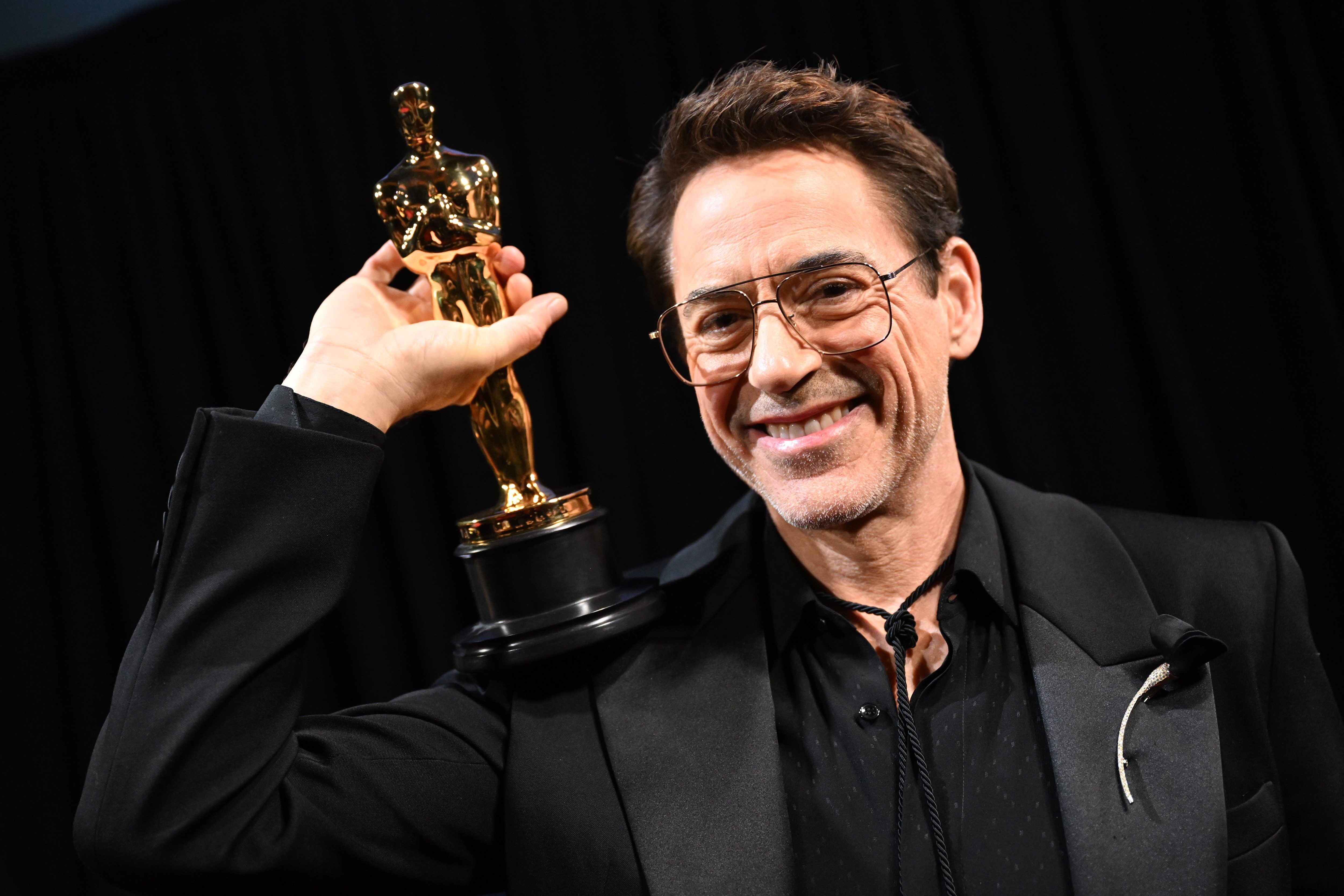 Chi è Robert Downey Jr., miglior attore non protagonista agli Oscar ...