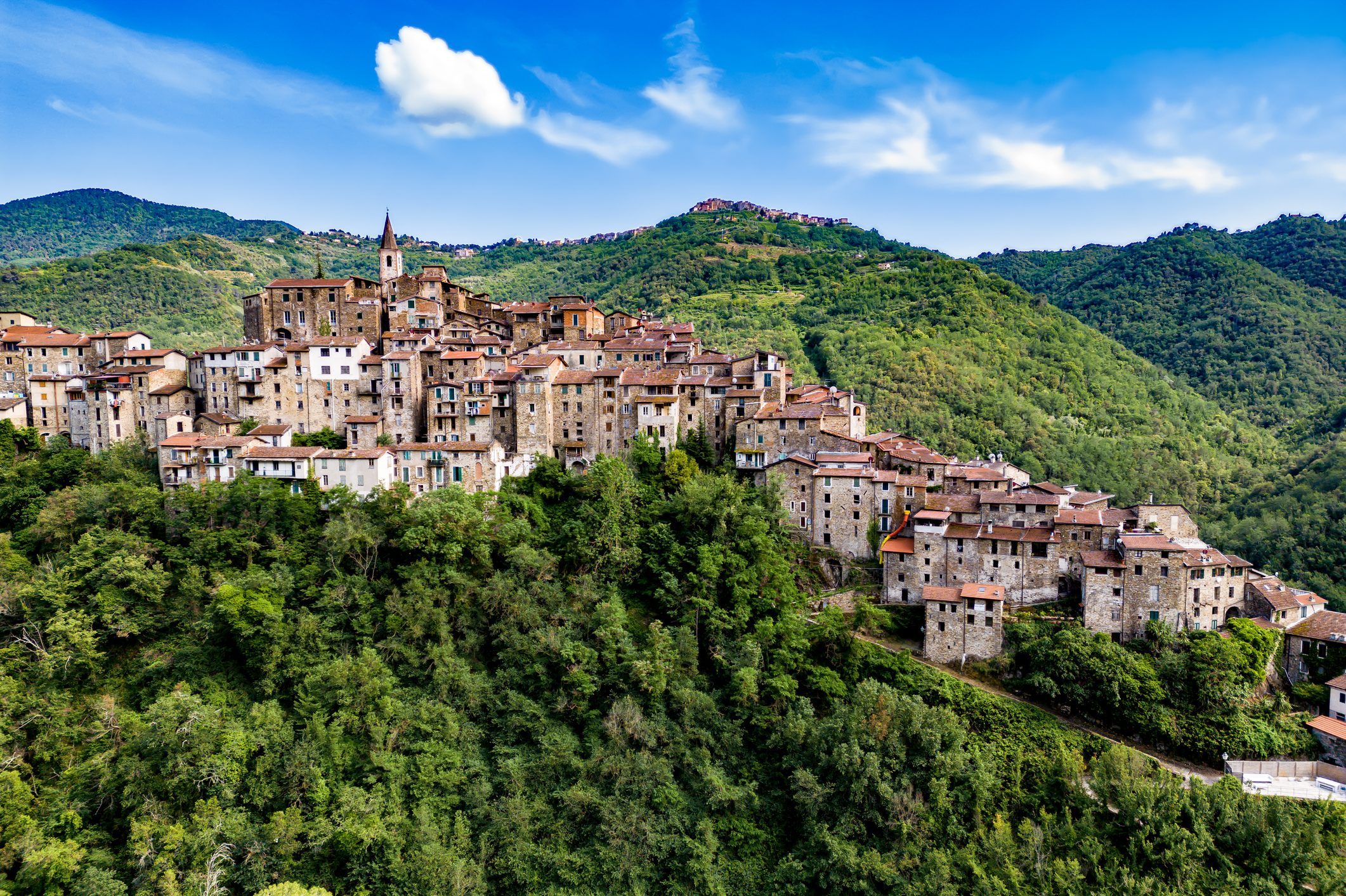 Cosa vedere ad Apricale, il borgo medioevale degli artisti ...
