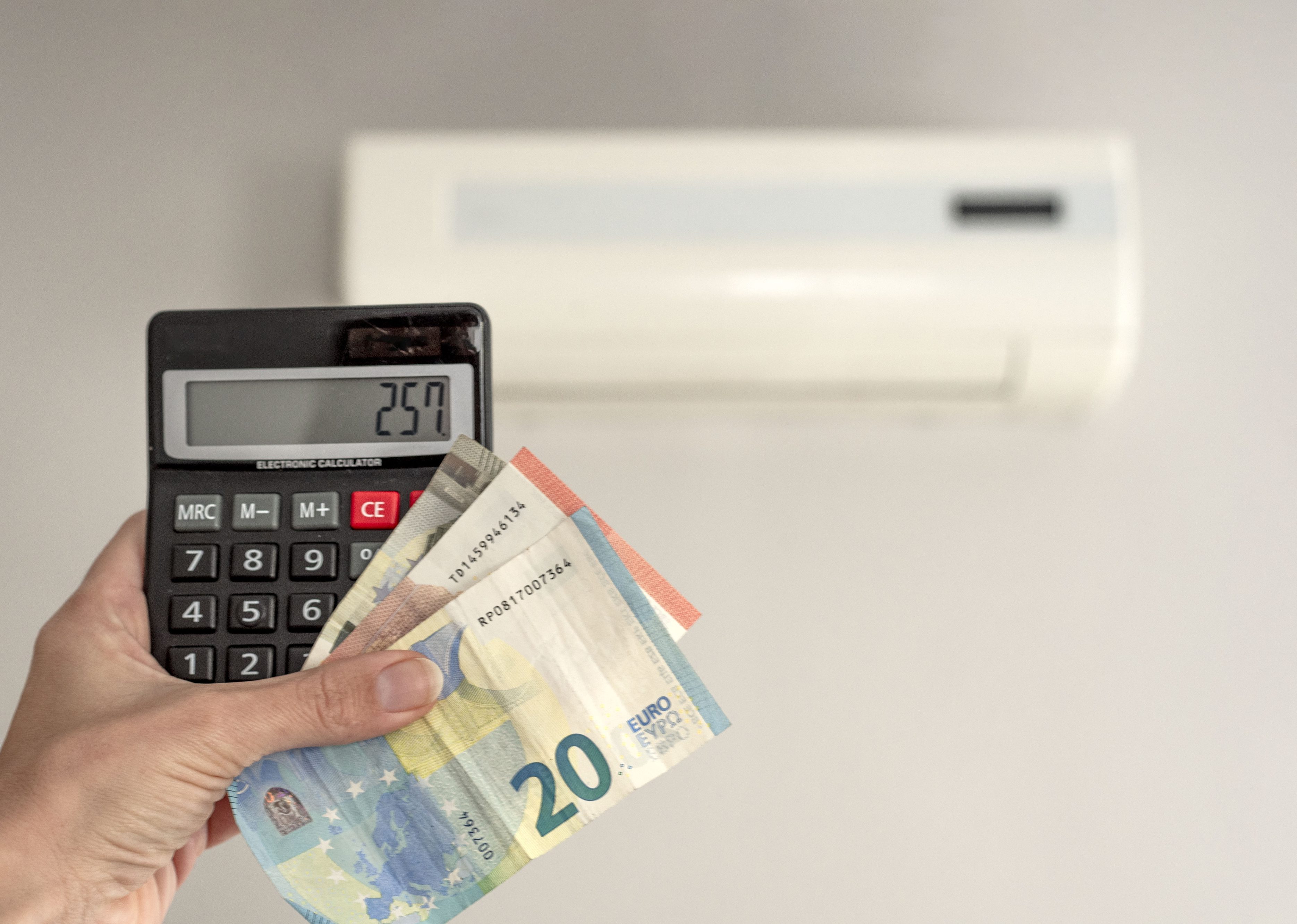 Condizionatore vs Deumificatore: quale conviene accendere e quanto si risparmia | Ohga!