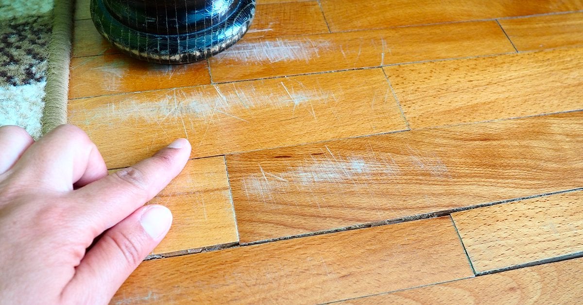 Come eliminare i graffi dal parquet senza rovinarlo: trucchi ...