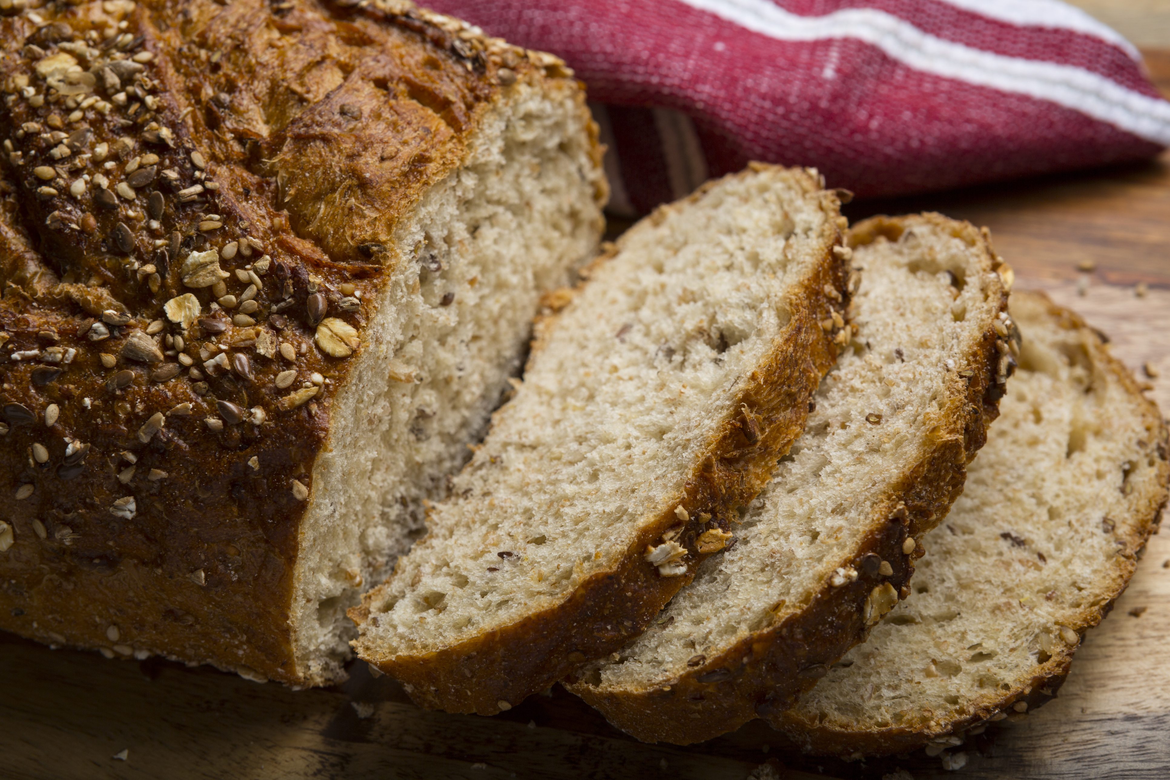 Pane fatto in casa con 6 ingredienti: la ricetta facile e veloce per un ...