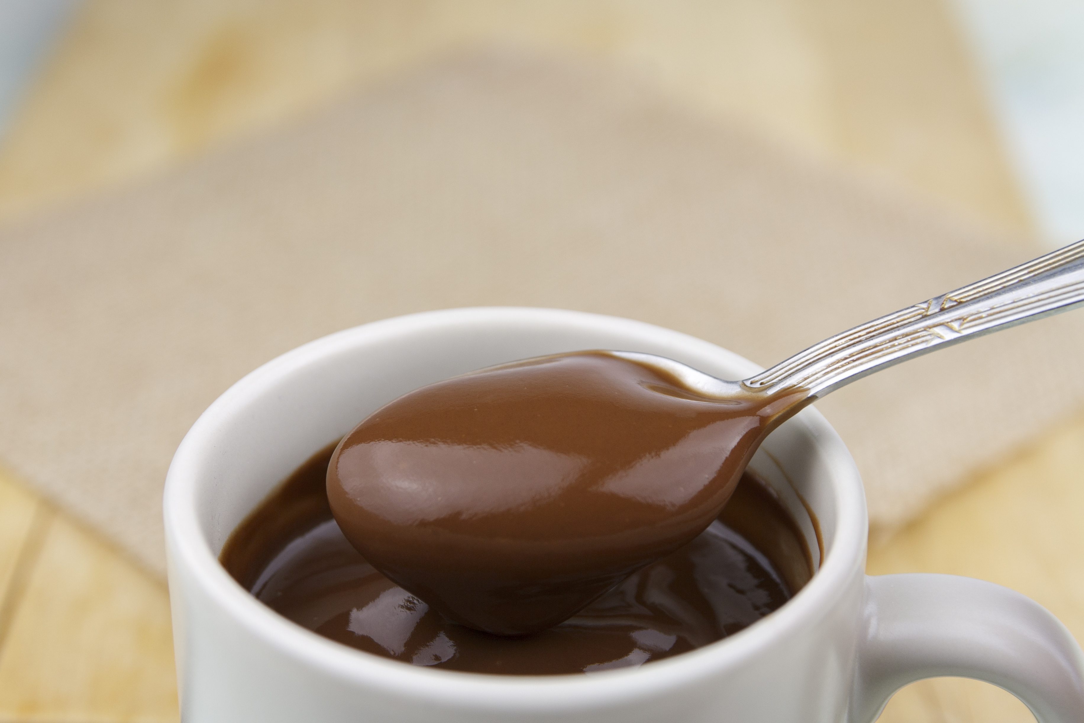 Come fare la cioccolata calda senza latte e renderla densa come al bar ...