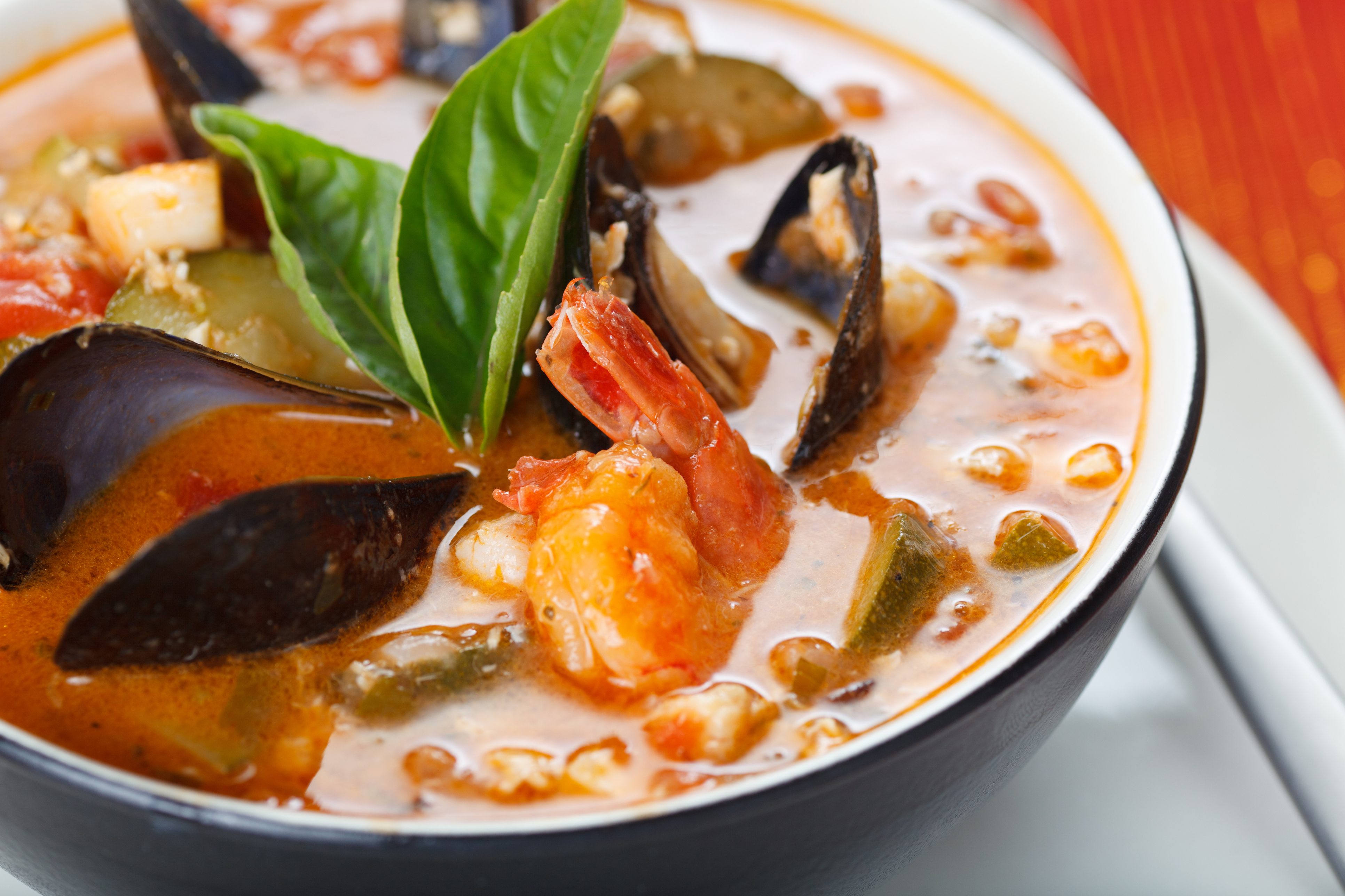 Come preparare il brodo di pesce in meno di un'ora: la ricetta facile ...