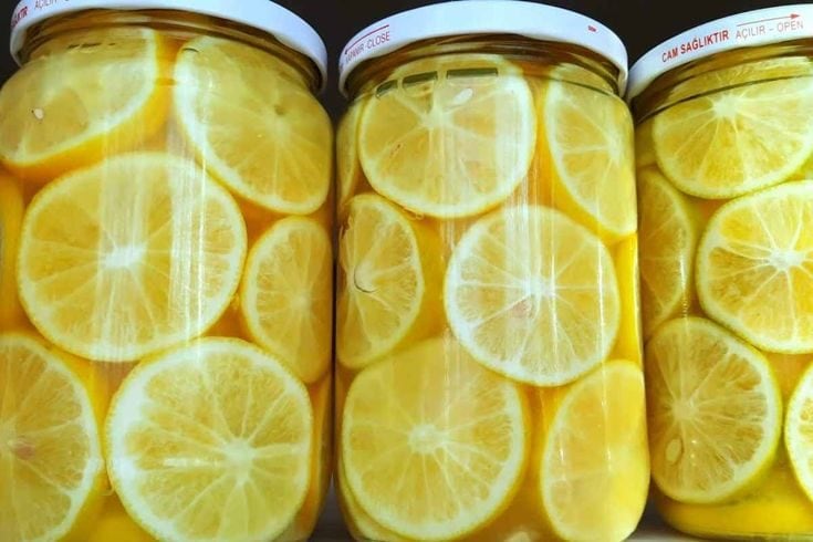 Ecco come mantengo i miei limoni per un anno senza congelarli
