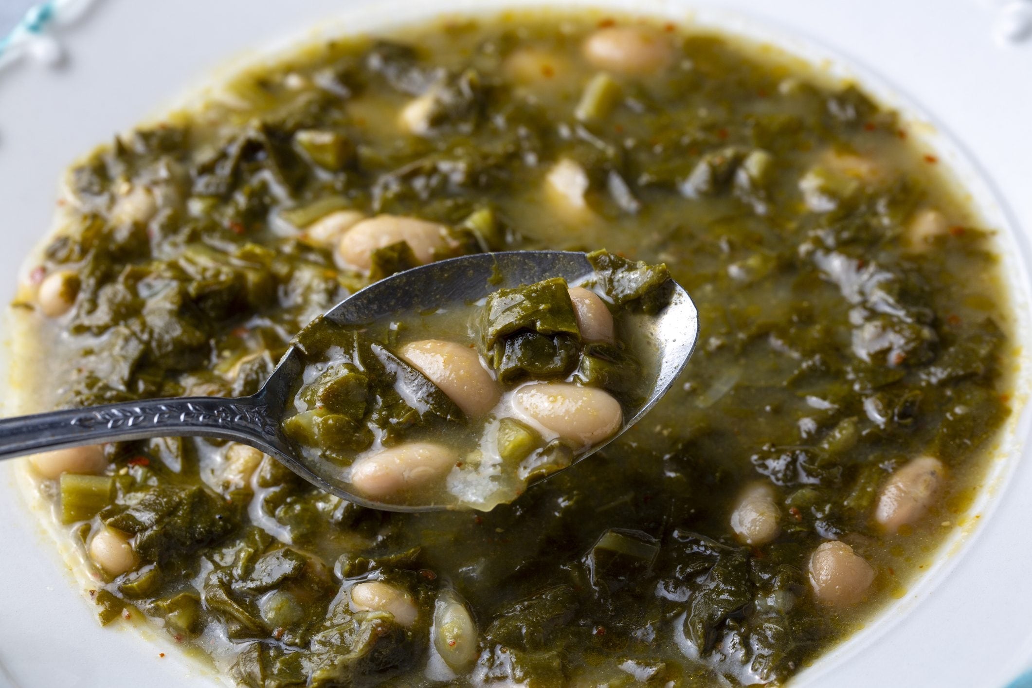 Scarole e fagioli alla napoletana: la ricetta della tradizione povera ...